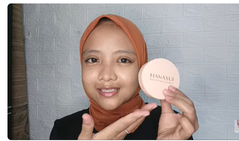 Review Jujur Bedak Powder Hanasui No. 01 Light: Tekstur Lembut, Matte ...